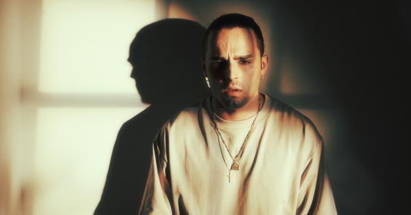 Ernia annuncia i suoi primi concerti nei palazzetti - Radio 105