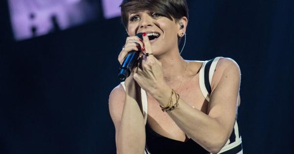 Alessandra Amoroso: proposta di matrimonio tra fan al concerto - Radio 105