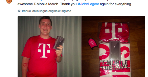 Giovane americano si tatua il logo di una compagnia telefonica in ...