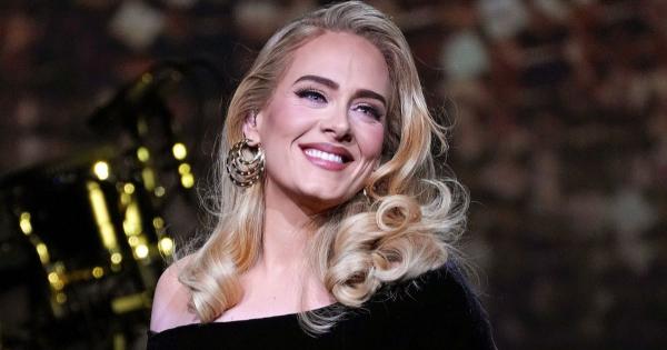 L’omaggio di Adele a Matthew Perry, scomparso da poco - Radio 105