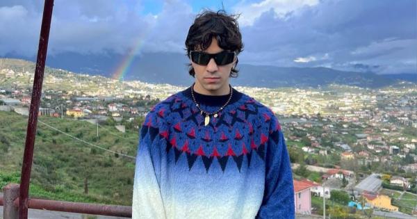 Tedua annuncia lo slittamento dell’uscita del nuovo disco - Radio 105