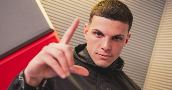 "Popolari", il primo disco ufficiale di Rhove - Radio 105