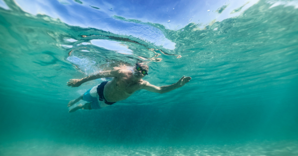 Il segreto di John Starbrook, il 93enne leggenda del nuoto - Radio 105