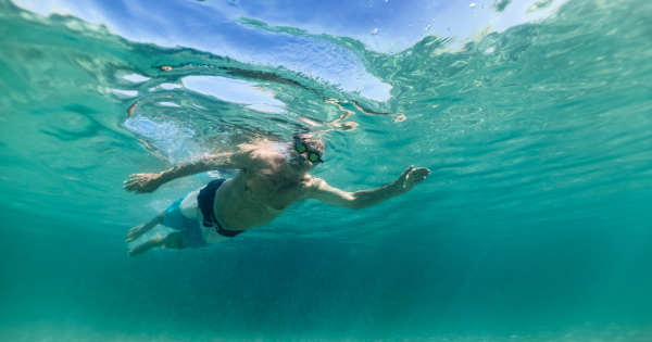 Il segreto di John Starbrook, il 93enne leggenda del nuoto - Radio 105