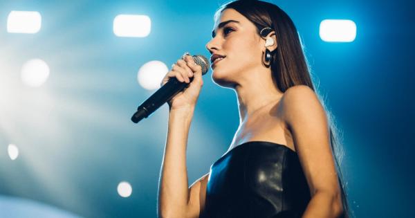 Clara, in gara a Sanremo con "Febbre" - Radio 105