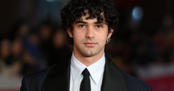 Chi è Caiazzo, da “Mare Fuori” a “Storia della mia famiglia” - Radio 105