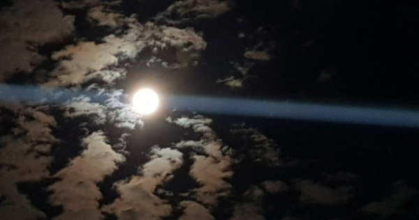 Le spettacolari immagini della Superluna di ieri sera - Foto 1 di 4 ...