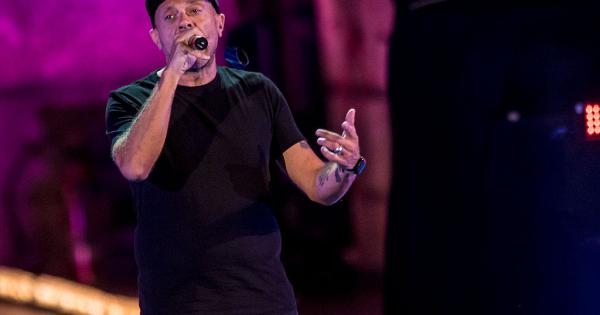 "Come mai" degli 883 compie 27 anni: ecco il significato del brano ...