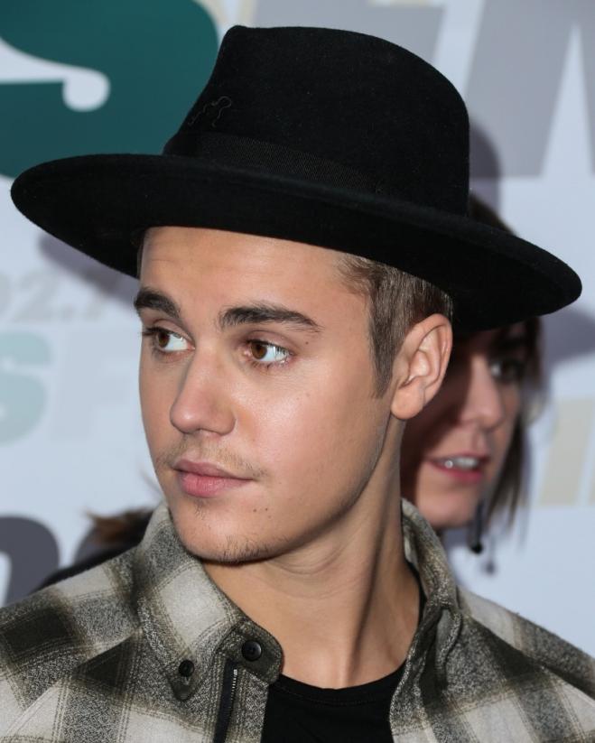 Justin Bieber: in regalo il cappello di Johnny Depp - Radio 105