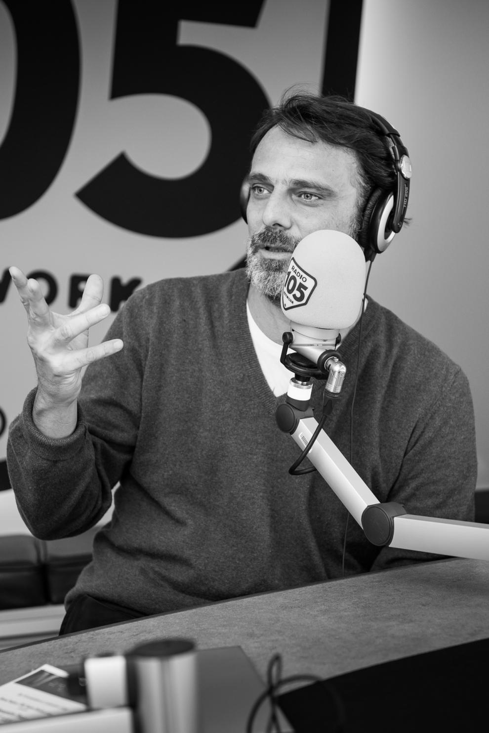 Alessandro Preziosi, guarda le foto del'intervista a 105 Mi Casa - Foto ...